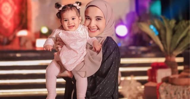 7 Foto Kebersamaan Humaira dan Zaskia Sungkar, Penuh Bahagia | Popmama.com