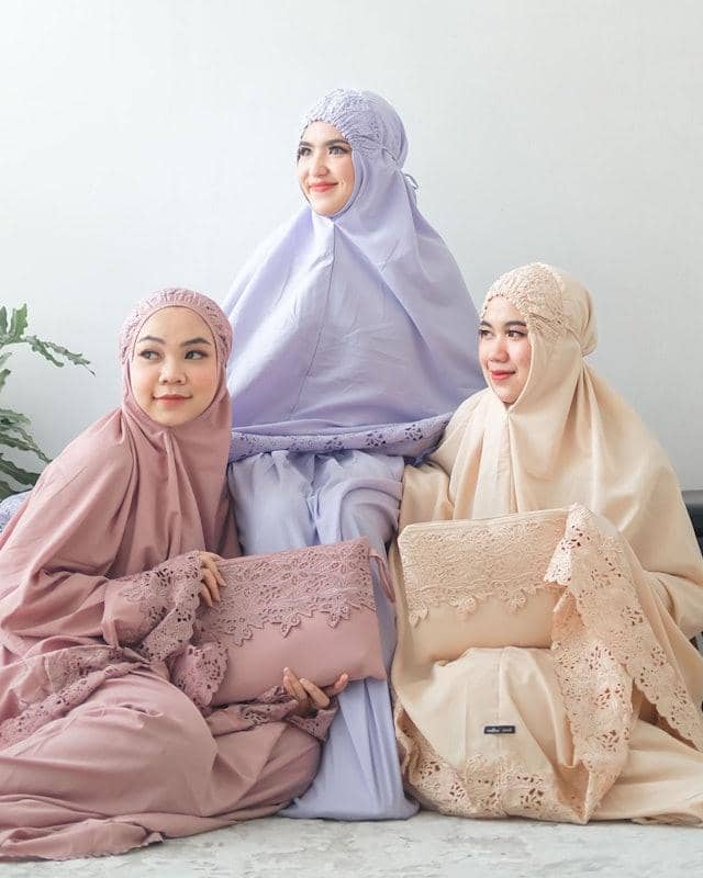 7 Rekomendasi Mukena Berwarna untuk Ibu Hamil | Popmama.com