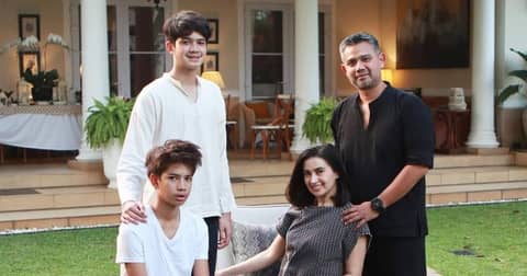 6 Fakta Keluarga Arya Mohan yang Jarang Diketahui | Popmama.com