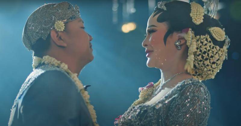 Lirik Lagu 'Sinarengan' Denny Caknan feat Bella Bonita | Popmama.com