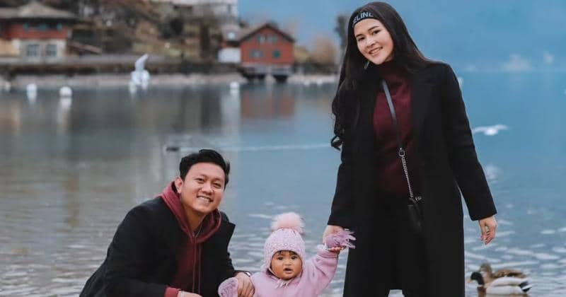 Lirik Lagu 'Sinarengan' Denny Caknan feat Bella Bonita | Popmama.com