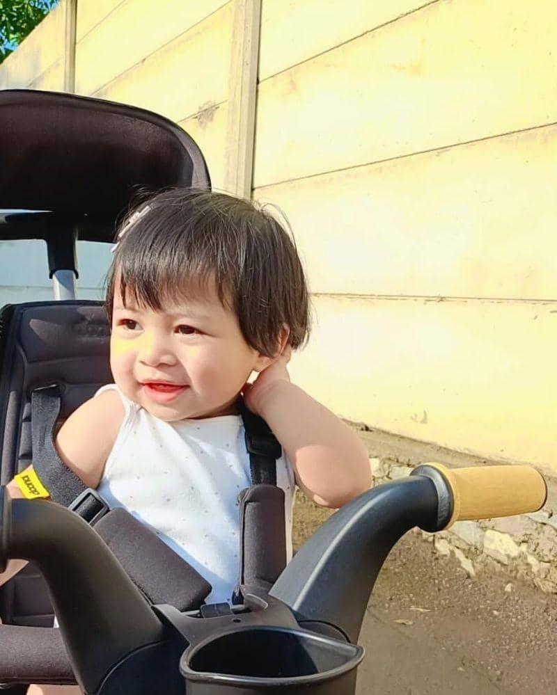 7 Foto Lily Anak Angkat Nagita Slavina yang Menggemaskan | Popmama.com