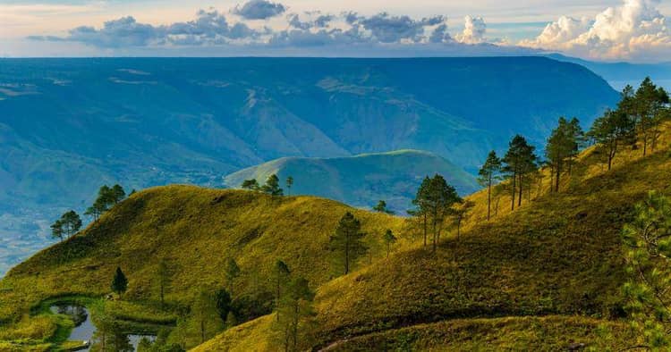 11 Tempat Wisata Danau Toba Paling Hits 2025 | Popmama.com