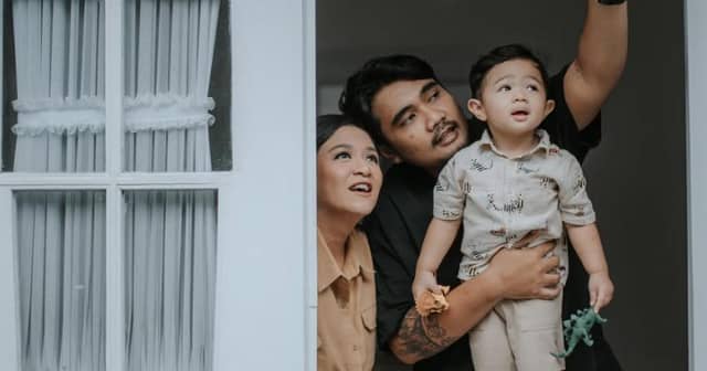 6 Fakta Orangtua Abe Cekut, Papanya CEO PT Indo Jaya Translog | Popmama.com