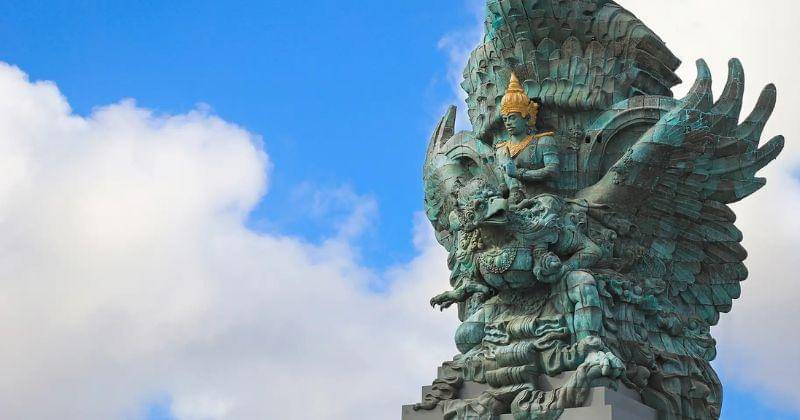 8 Fakta Patung GWK, Simbol Kebanggaan Bali yang Megah | Popmama.com