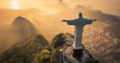 9 Patung Yesus Tertinggi di Dunia, Ada di Indonesia! | Popmama.com