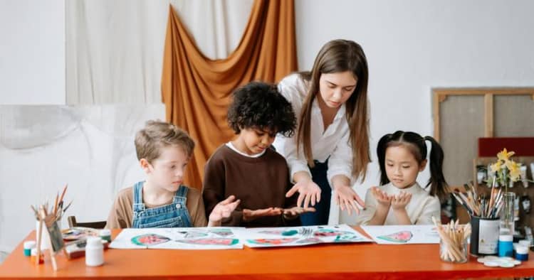 21 Ide Aktivitas untuk Melatih Motorik Halus Anak TK di Rumah | Popmama.com