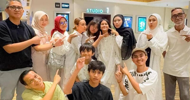 8 Fakta Keluarga Quinn Salman Pemeran Meri di Film Jumbo | Popmama.com