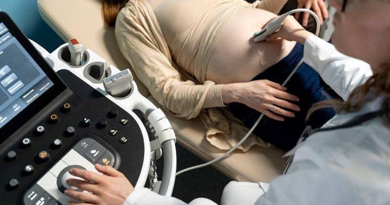 Normalkah Usia Janin Berdasarkan HPHT Berbeda dengan USG? | Popmama.com