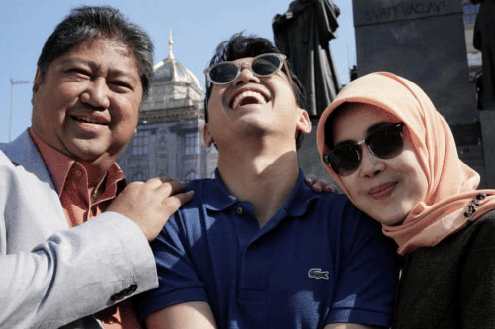 5 Fakta Keluarga Vadie Akbar, Adik Vidi Aldiano | Popmama.com