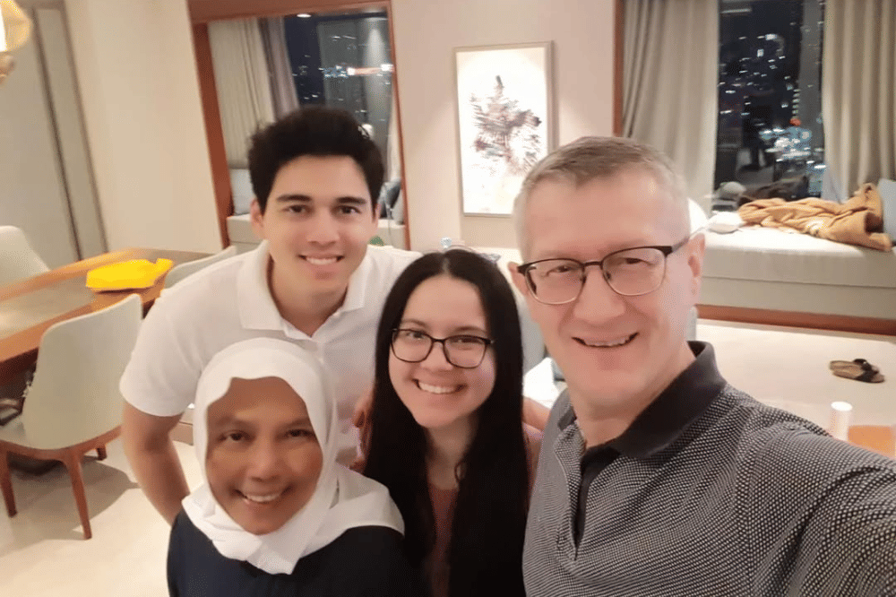 8 Fakta Orangtua Maxime Bouttier, Papanya Koki Bintang 5 | Popmama.com