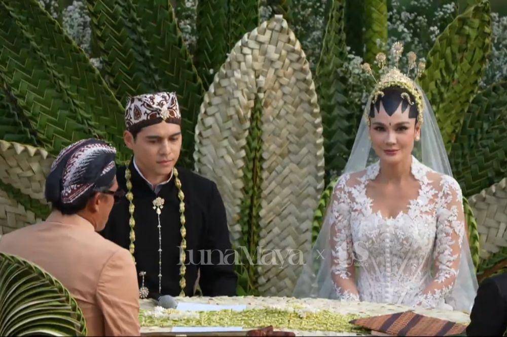 11 Fakta Pernikahan Luna Maya dan Maxime Bouttier, Adat Jawa | Popmama.com