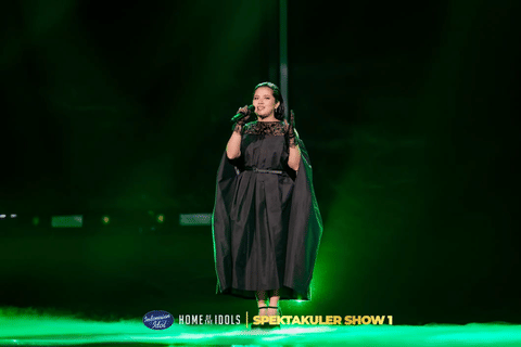 Penampilan Memesona Shabrina Indonesian Idol di Atas Panggung | Popmama.com