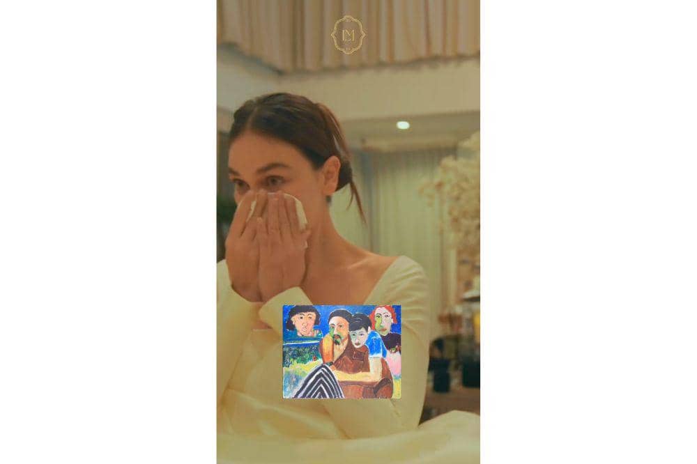 Detail Cerita di Balik Gaun Lukisan Ayah Luna Maya | Popmama.com