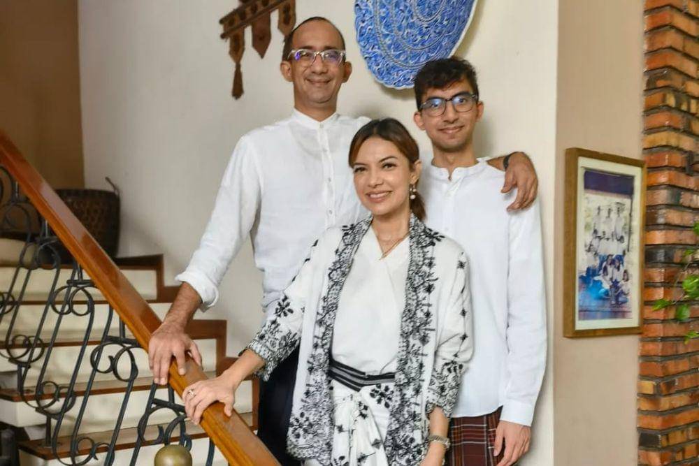 Menyusui di Tengah Liputan Terorisme, Kenangan Najwa dan suami | Popmama.com