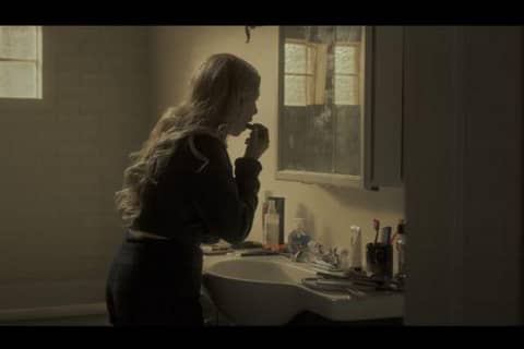 Lirik Lagu 'Prom Queen' Beach Bunny dan Artinya | Popmama.com