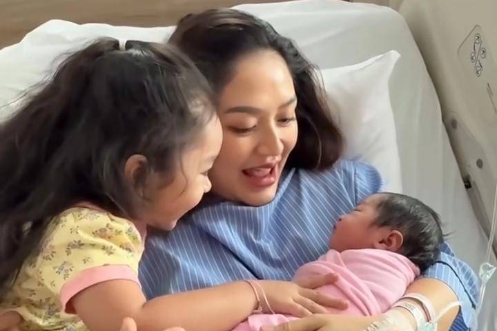 Arti Nama Anak Kedua Siti Badriah dan Krisjiana | Popmama.com