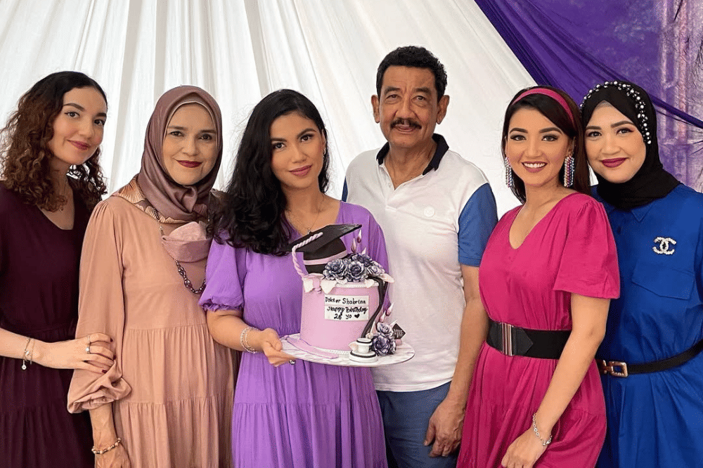 5 Fakta Keluarga Ghina Raihanah, Adik Kandungnya Tsania Marwa | Popmama.com