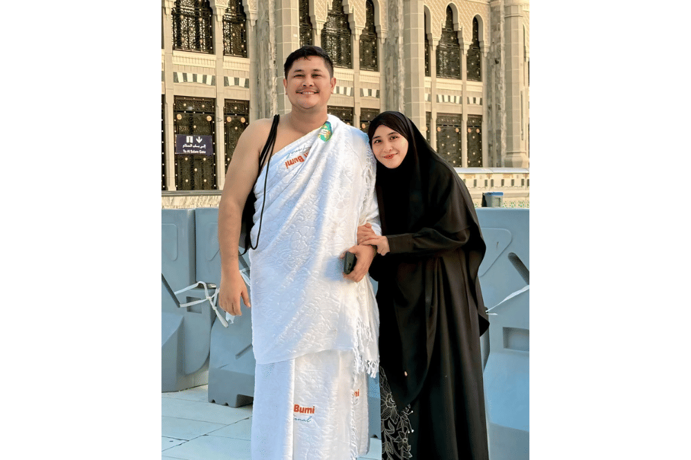 Potret Artis yang Naik Haji di Tahun 2025, Ada Tya Ariestya | Popmama.com