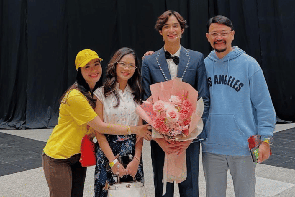 5 Fakta Orangtua Devano Danendra, Papanya Pilot Senior | Popmama.com