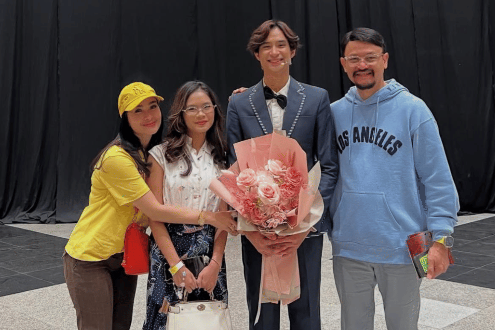 5 Fakta Orangtua Devano Danendra, Papanya Pilot Senior | Popmama.com