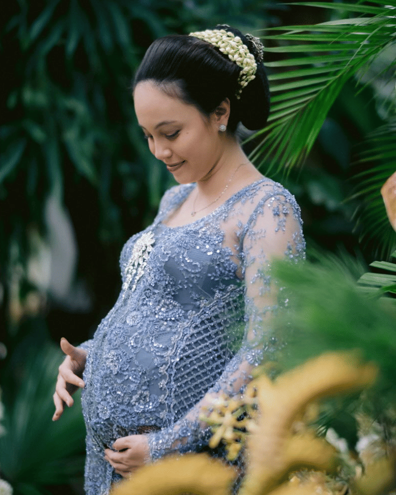 7 Foto Mitoni 7 Bulanan Anggika Bolsterli, Sambut Anak Pertama ...