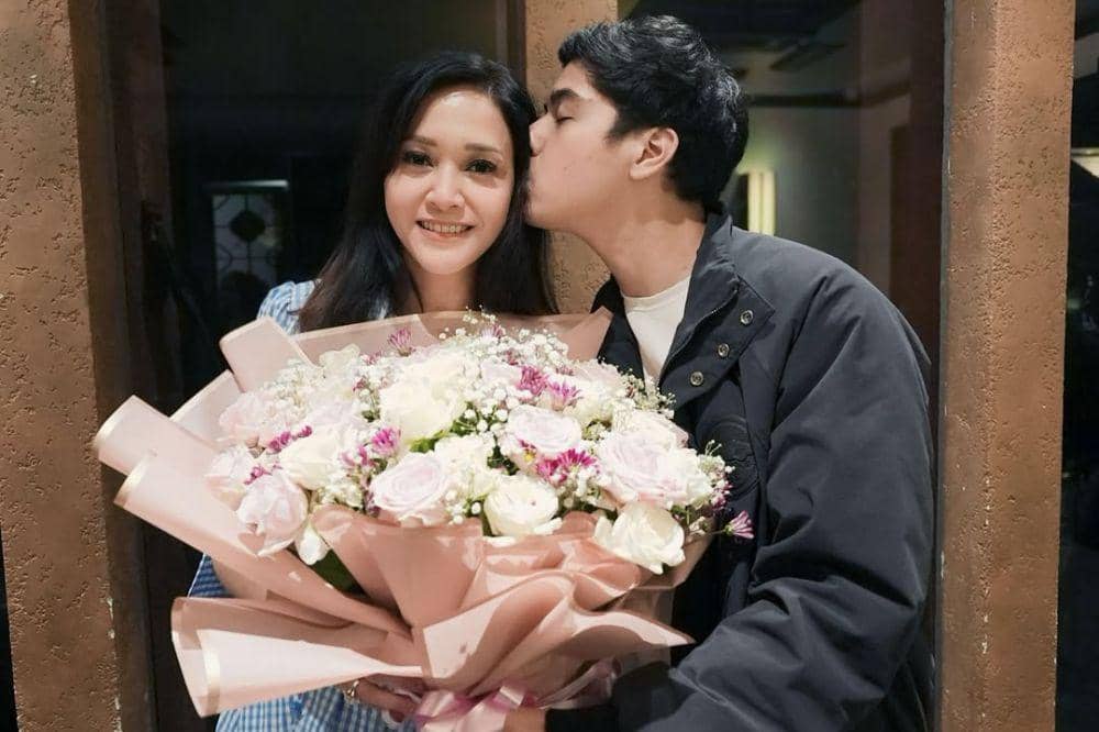7 Bukti Sayang Maia Estianty ke Al Ghazali, Panjat Pagar demi Bertemu | Popmama.com