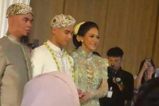 Al Ghazali Digandeng Ahmad Dhani dan Maia Estianty ke Pelaminan | Popmama.com