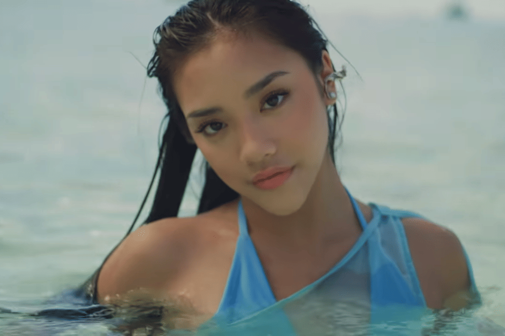 Profil dan Biodata Baila Fauri, Member no na yang Curi Perhatian ...