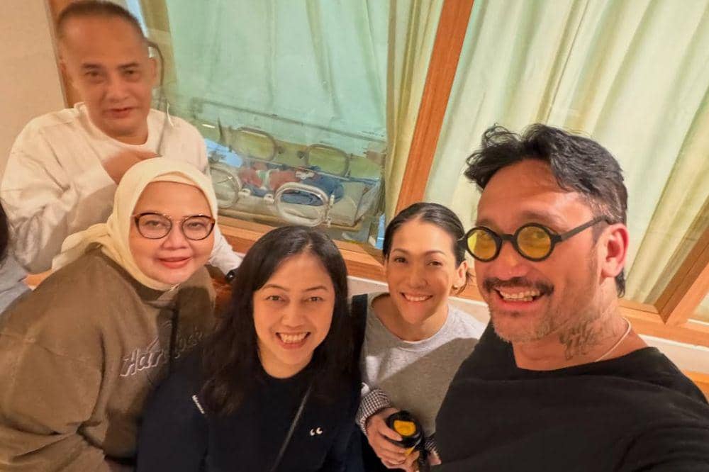 Tora Sudiro Dikaruniai Cucu Pertama | Popmama.com