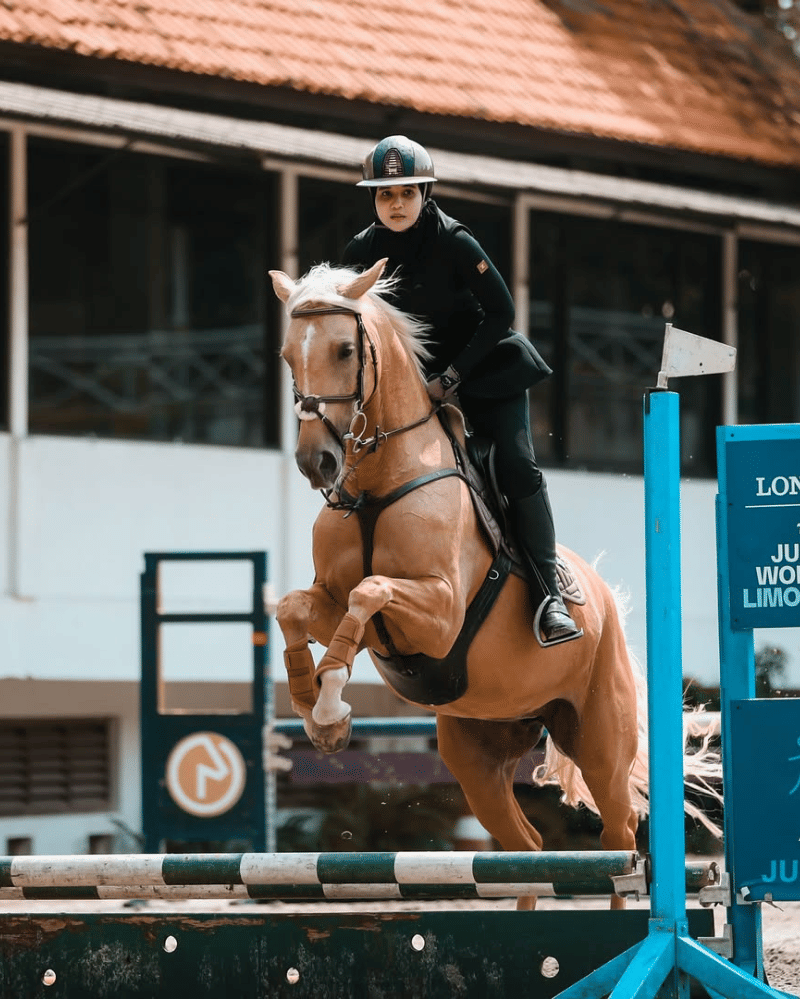 7 Foto Kenangan Zaskia Sungkar bersama Stardust Kudanya | Popmama.com