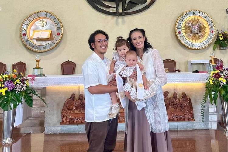 5 Fakta Keluarga Dimas Anggara, Direstui Menikah Beda Agama | Popmama.com