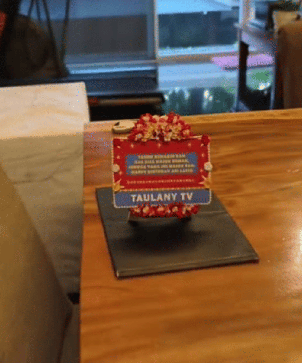 Kumpulan Karangan Bunga Andre Taulany, Kocak Banget dan Kreatif ...