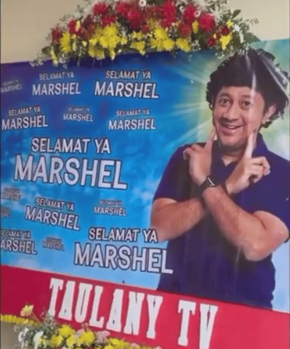 Kumpulan Karangan Bunga Andre Taulany, Kocak Banget dan Kreatif! | Popmama.com