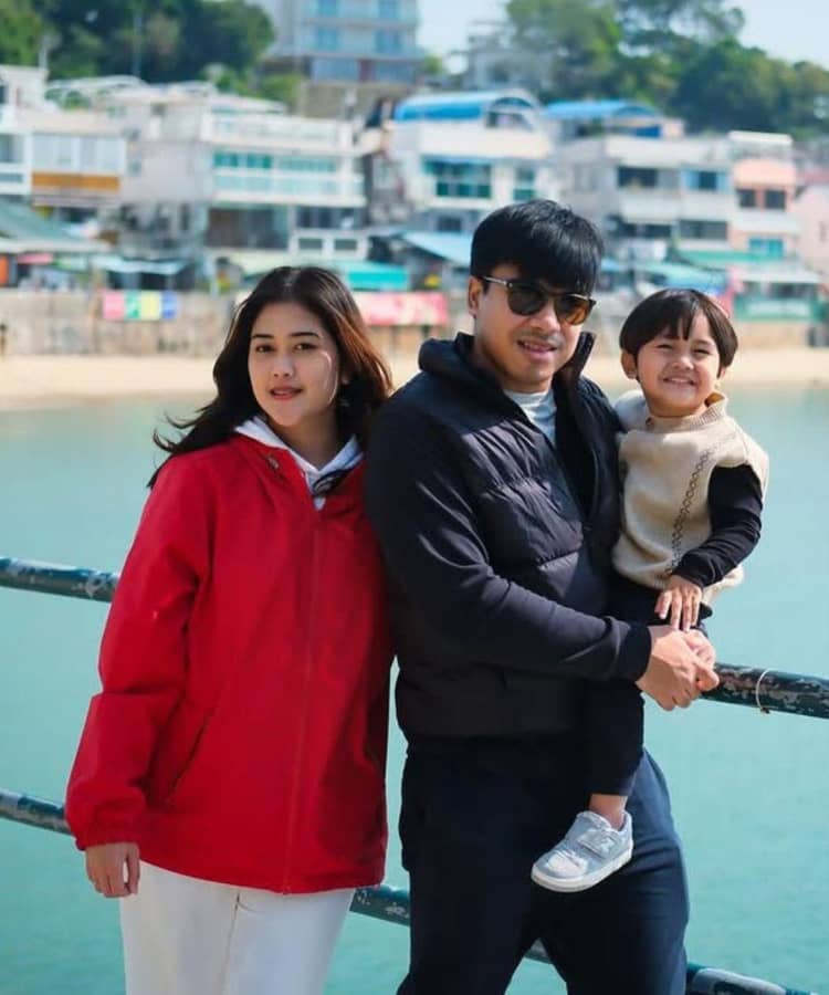 5 Fakta Ruce Nuenda 'Mama Ebra' dan Aryo Disa Putuskan Cerai | Popmama.com