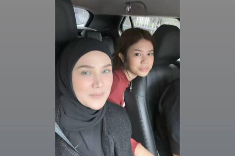 7 Foto Kompak Mulan Jameela dan Shafeea Ahmad, Mirip Pas Muda ...