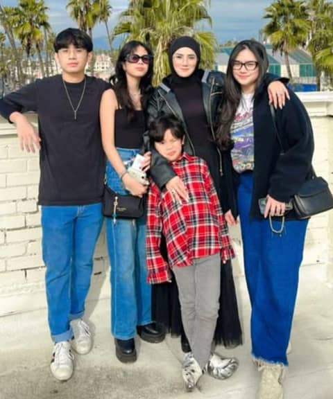 7 Foto Kompak Mulan Jameela dan Shafeea Ahmad, Mirip Pas Muda ...