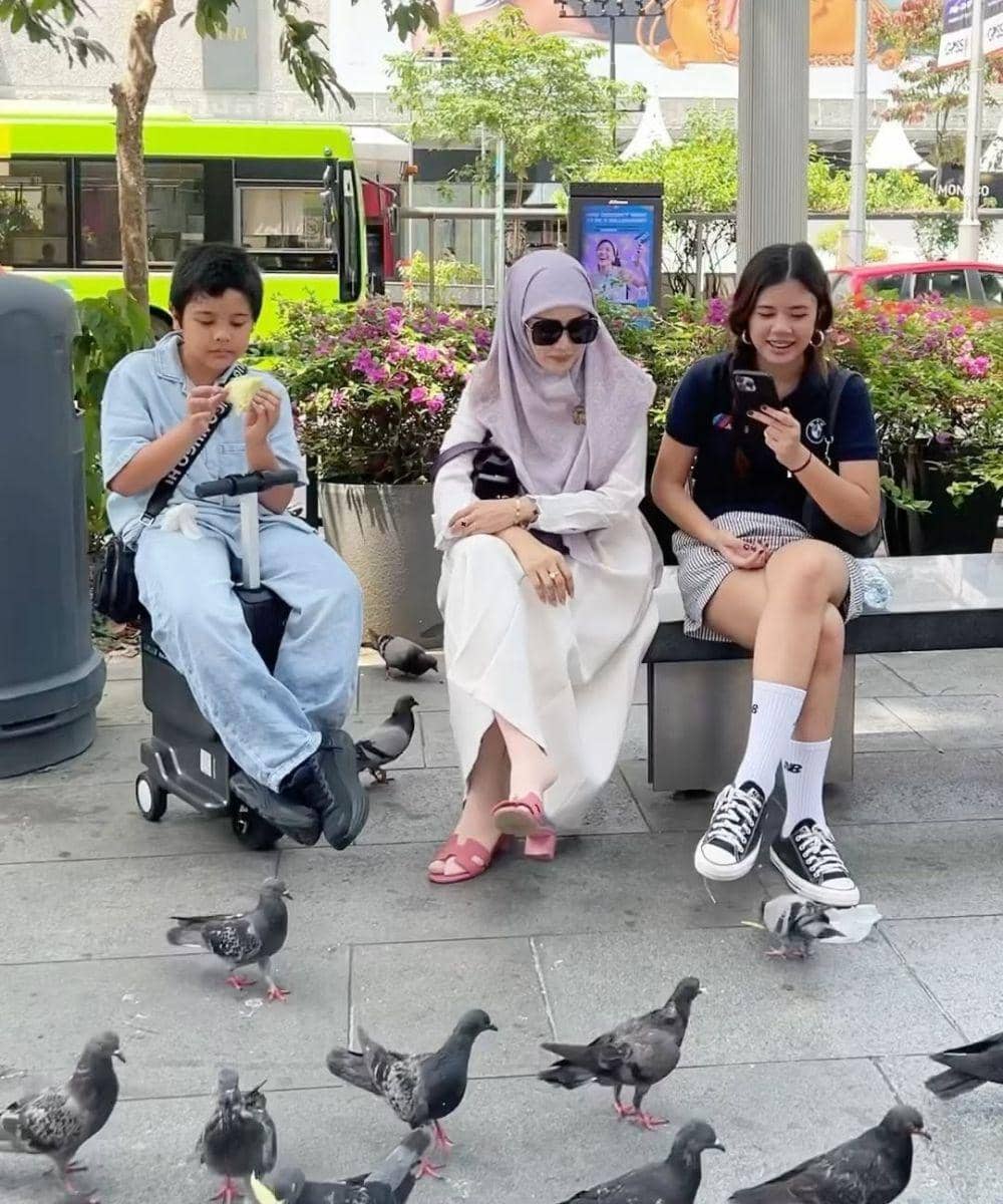 7 Foto Kompak Mulan Jameela dan Shafeea Ahmad, Mirip Pas Muda ...