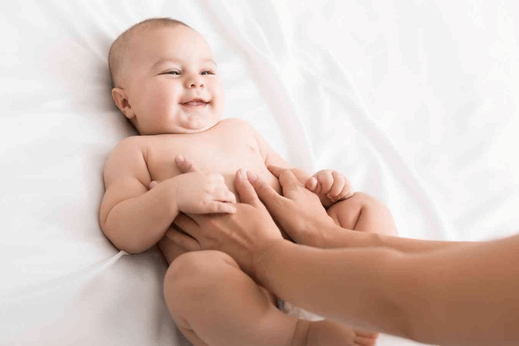 Panduan Memijat Bayi yang Benar dan Manfaatnya untuk si Kecil | Popmama.com