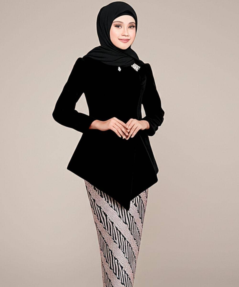 Inspirasi Kebaya Janggan Hijab Modern: Tampil Anggun & Stylish ...