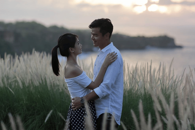 Kisah Cinta Dion Wiyoko dan Fiona Anthony, Awalnya dari DM | Popmama.com