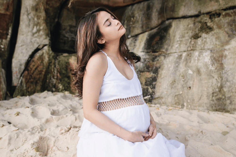 9 Foto Acha Septriasa saat Hamil Brie, Penuh Kebahagiaan | Popmama.com