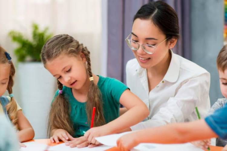 Viral Guru Paksa Murid SD Mengaku Mencuri, Langsung Dikecam Netizen! | Popmama.com