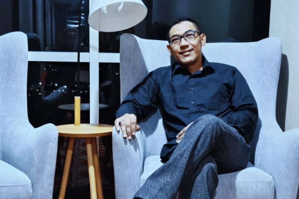 Siapa Suami Mpok Alpa? Ini Sosok Ajie Darmaji | Popmama.com