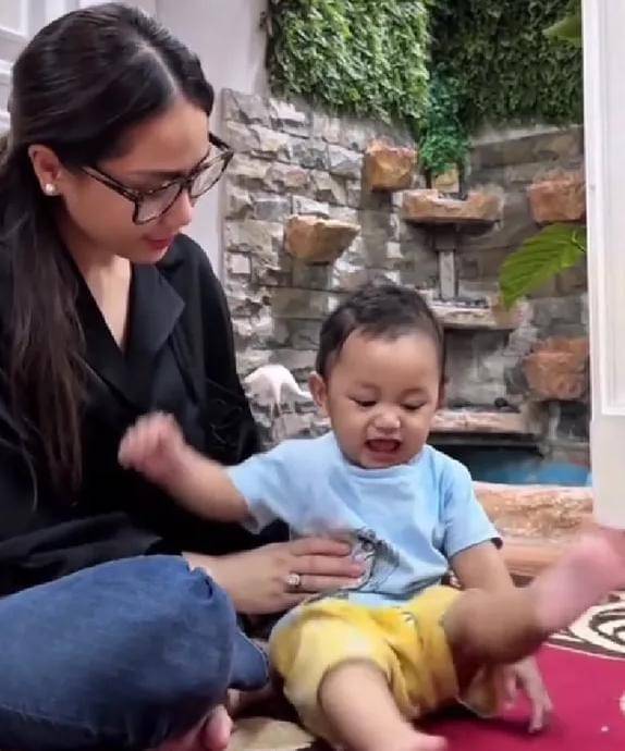 Benarkah Nagita Slavina Adopsi Anak Kembar Mpok Alpa? Ini Kata Raffi Ahmad | Popmama.com