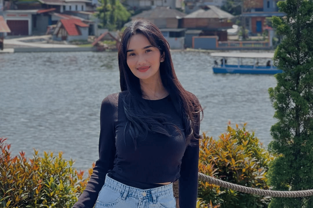 5 Fakta Keluarga Faby Marcelia Mantan Istri Revand Narya | Popmama.com