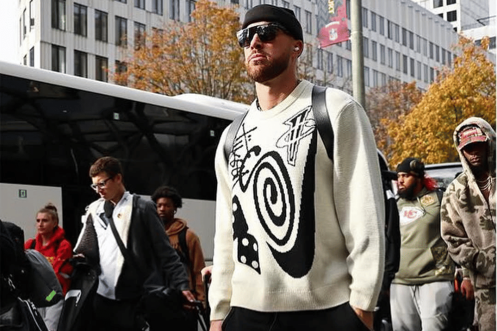 Profil dan Biodata Travis Kelce, Tunangan Taylor Swift | Popmama.com