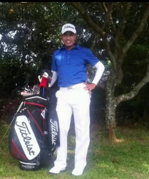 Viral Outfit Nyentrik Ahmad Syahroni saat Bermain Golf | Popmama.com