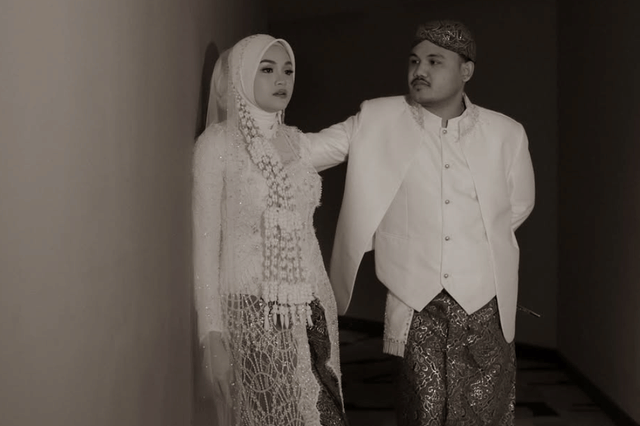Berapa Perbedaan Usia Salma Salsabil dan Dimansyah Laitupa? | Popmama.com