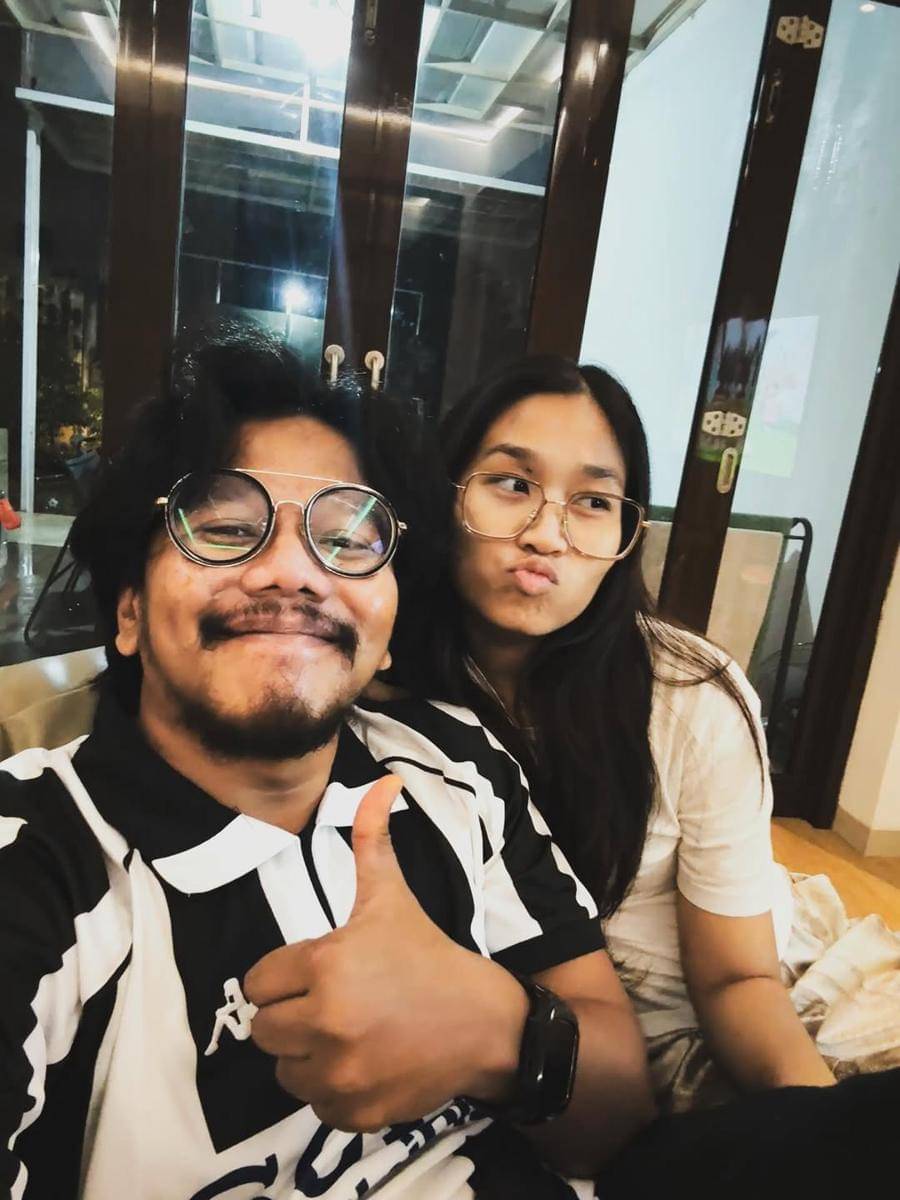 5 Fakta Keluarga Ferry Irwandi, Mendukung Istri Menjadi Penyanyi | Popmama.com